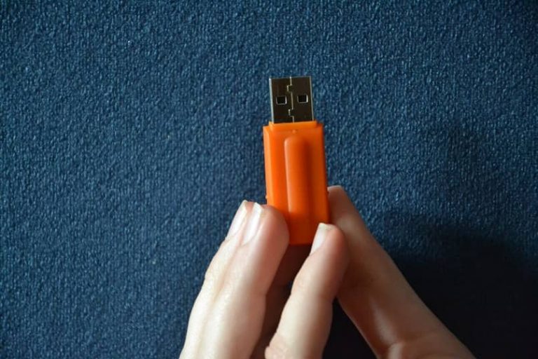 Cómo Recuperar los Archivos Ocultos de una USB Infectados por Virus en ...