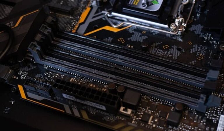 ¿Qué es un Microcontrolador? Definición y Características Básicas ...